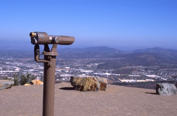 Best Long-Range Spotting Scope - 2023